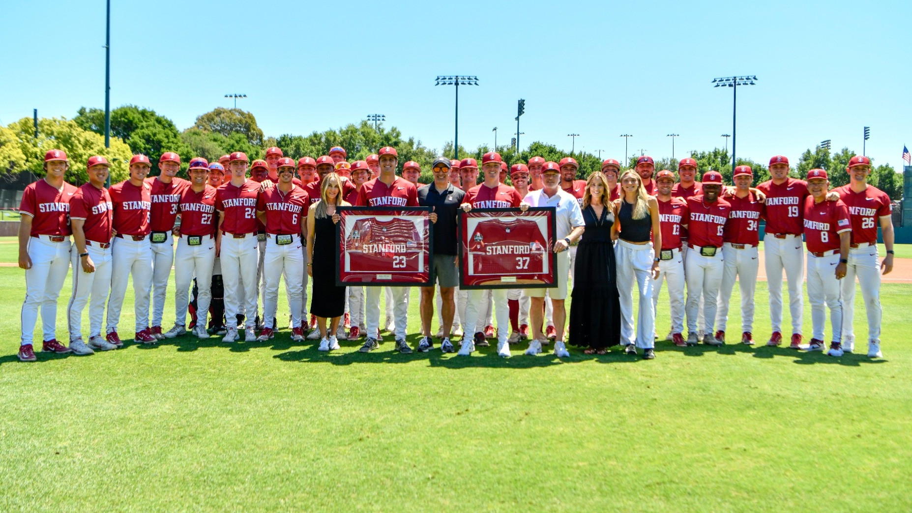 Stanford Suffers Sweep, Celebrates Seniors - Stanford Cardinal ...